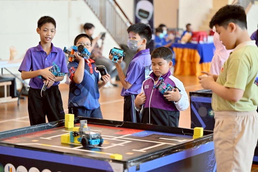 ประมวลภาพกิจกรรม - การแข่งขัน 2025 MakeX Thailand Robotics Competition ...